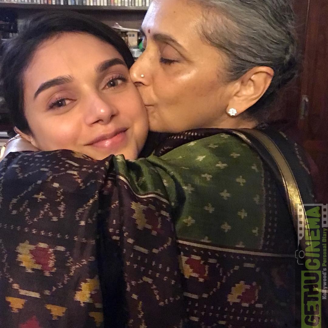 Aditi Rao Hydari, mom, kiss, family | Gethu Cinema Aditi Rao Hydari, mom, kiss, family | Gethu Cinema