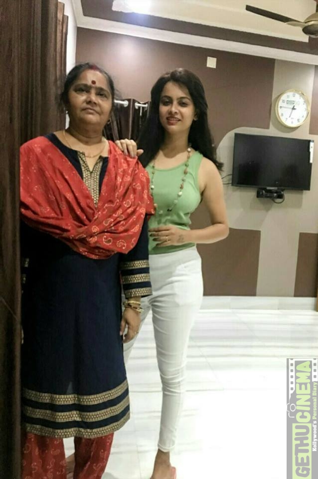 Athithi Das, mom, marvellous | Gethu Cinema
