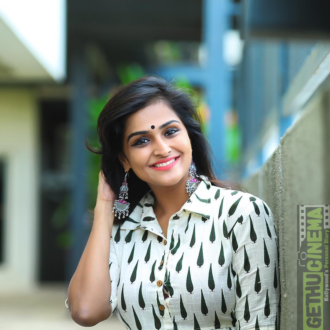 Actress Remya Nambeesan 2018 HD Photos | Photoshoot & Selfie Images ...