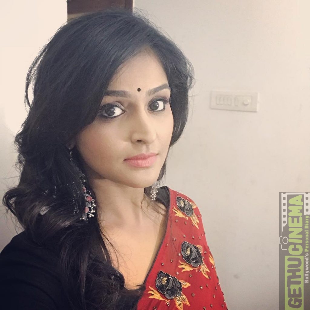 Actress Remya Nambeesan 2018 HD Photos | Photoshoot & Selfie Images ...