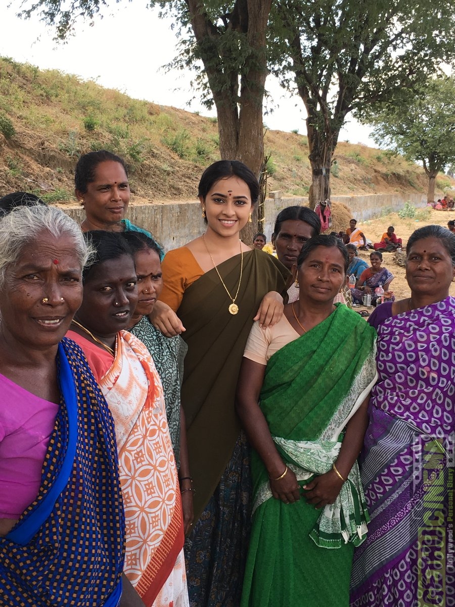 Actress Sri Divya Photoshoot & 2018 HD Pictures - Gethu Cinema