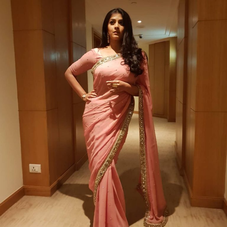Actress Varalaxmi Sarathkumar 2018 HD Gallery | Selfie & Instagram ...