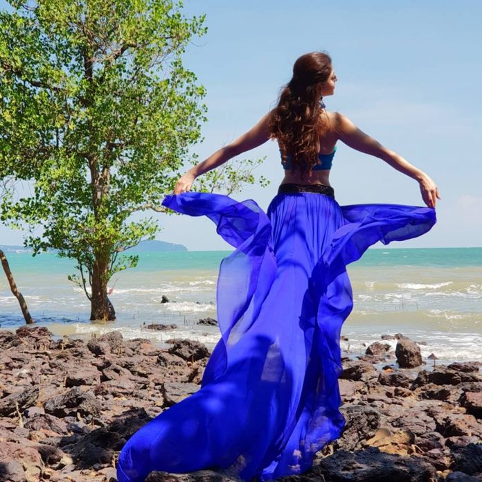 Actress Vedhika Photos in HD | Social Media Photos and Photoshoot pics ...