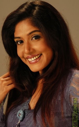 Bigg Boss 2 Tamil Participant Mamathi chari Latest Images | Gethu Cinema