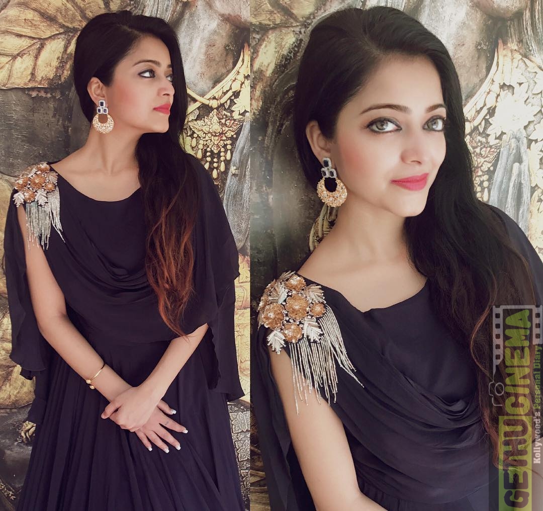 Bigg Boss 2 Janani Iyer Unseen & Rare Pictures - Gethu Cinema