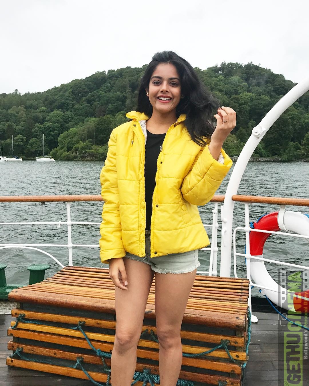 Telugu Actress Riddhi Kumar Photoshoot & Selfie Image & HD Photos - Gethu Cinema