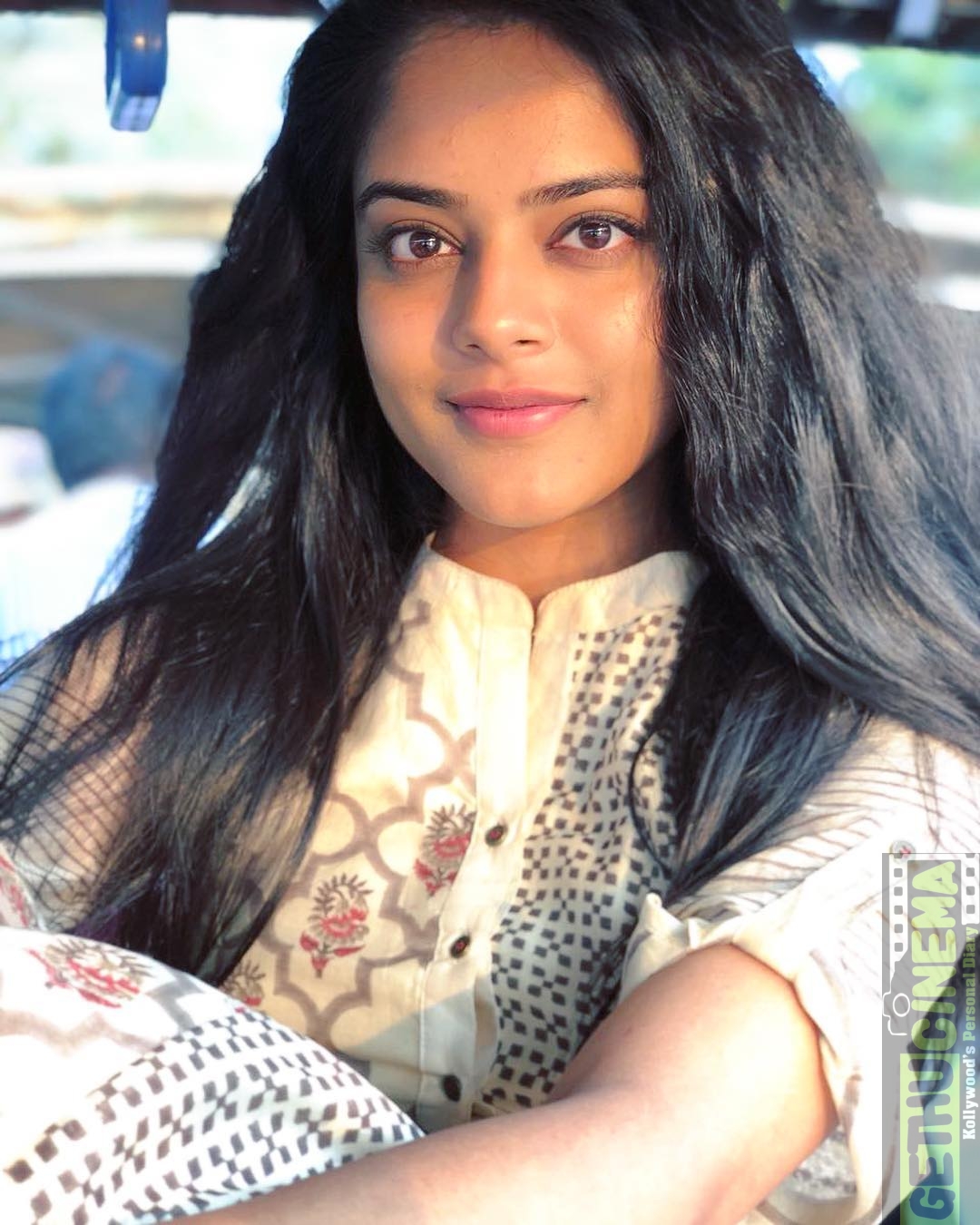 Telugu Actress Riddhi Kumar Photoshoot & Selfie Image & HD Photos ...