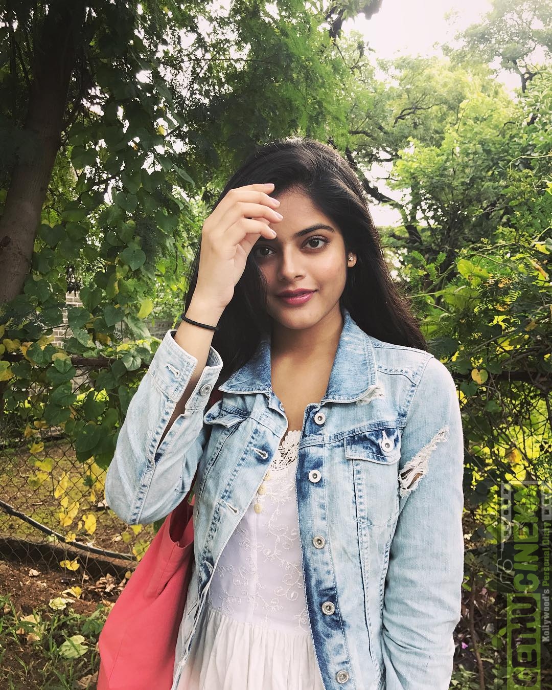 Telugu Actress Riddhi Kumar Photoshoot & Selfie Image & HD Photos | Gethu Cinema