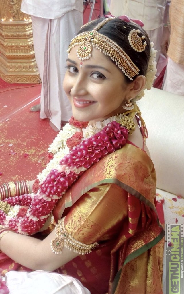 Actress Sayyeshaa Latest Tamil Event HD Pictures - Gethu Cinema