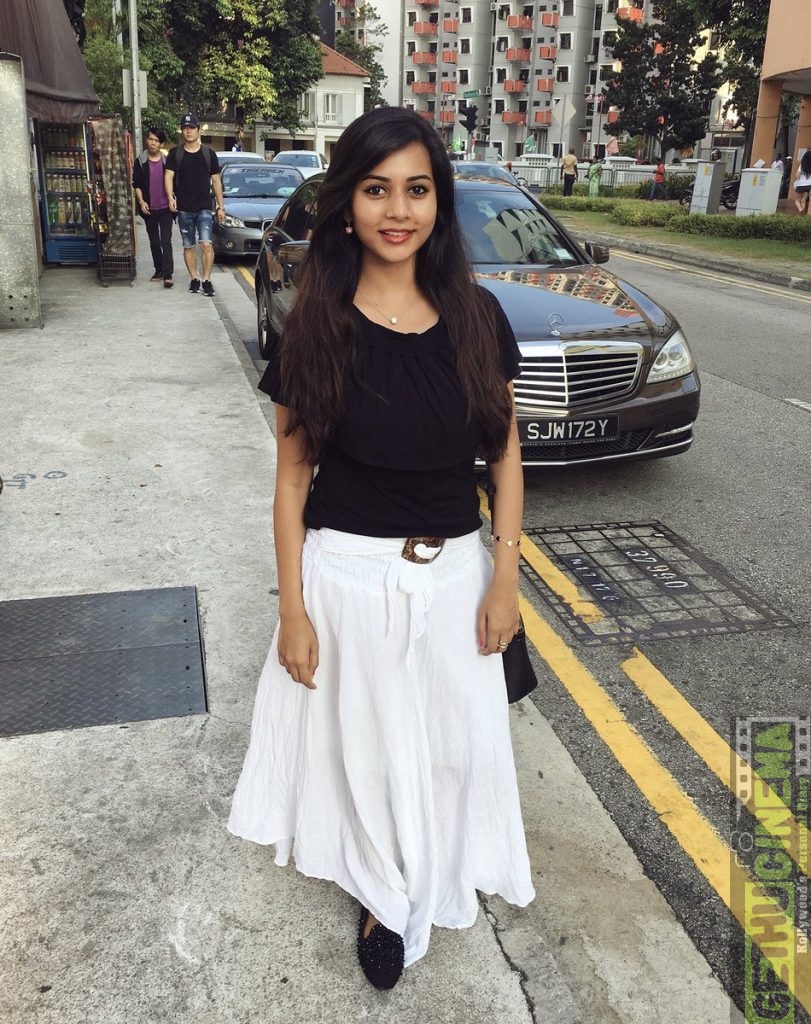 Actress Suza Kumar Selfie Pictures & 2018 HD Gallery - Gethu Cinema