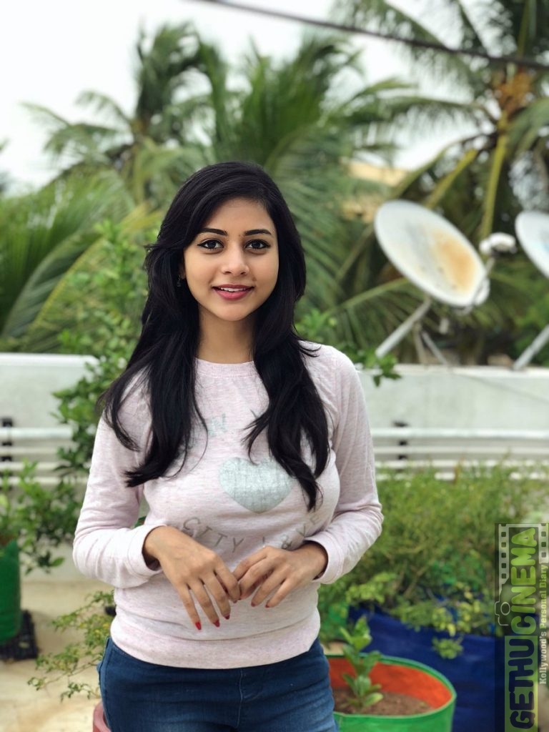 Actress Suza Kumar Selfie Pictures & 2018 HD Gallery - Gethu Cinema