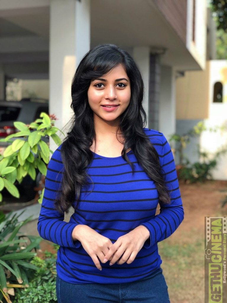 Actress Suza Kumar Selfie Pictures & 2018 HD Gallery - Gethu Cinema