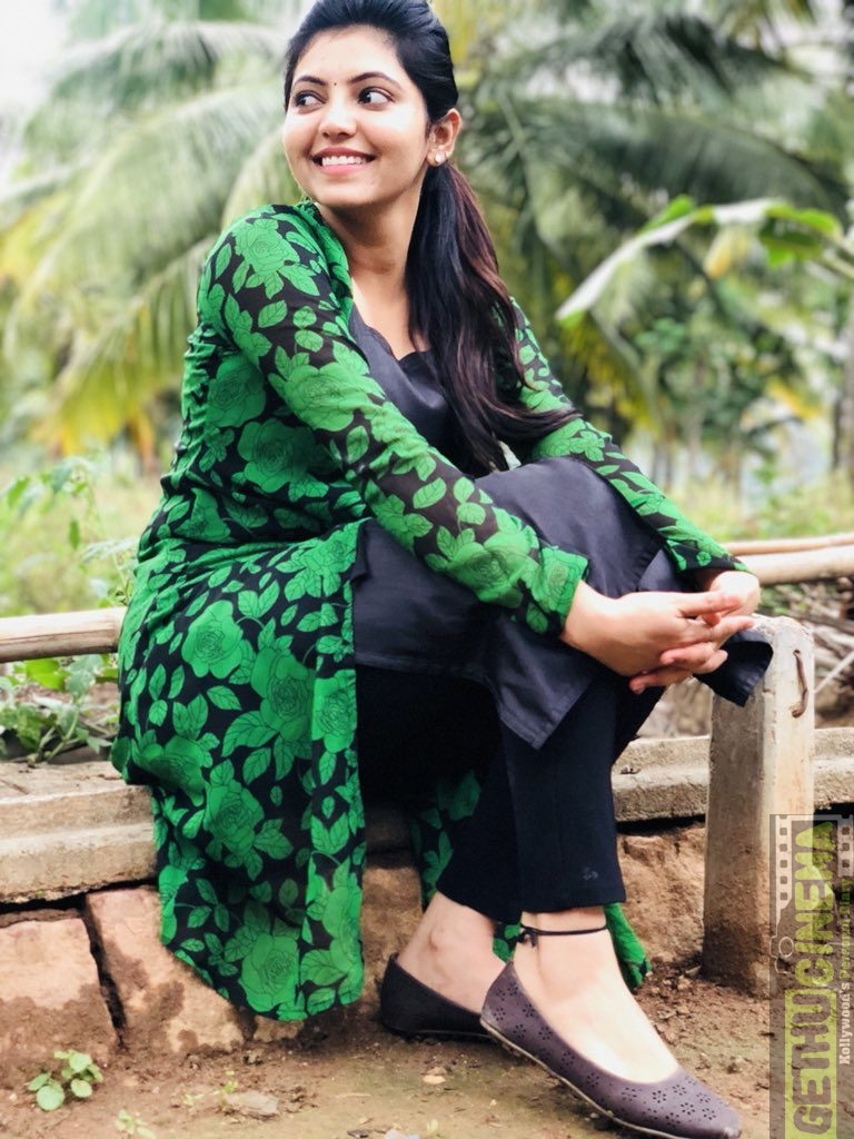 Actress Athulya Ravi 2018 Cute HD Images | Gethu Cinema