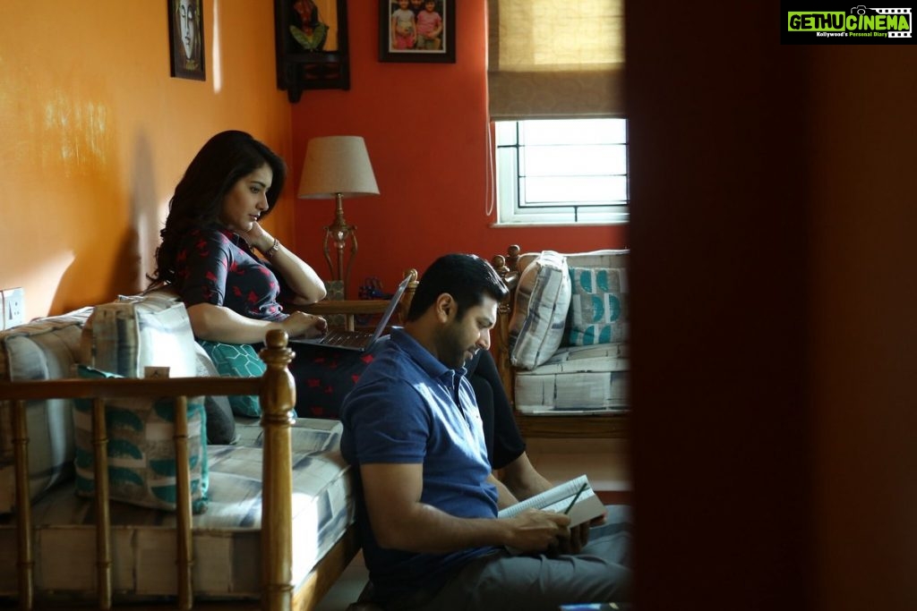 Adanga Maru Tamil Movie HD Gallery | Jayam Ravi, Raashi Khanna | Gethu ...
