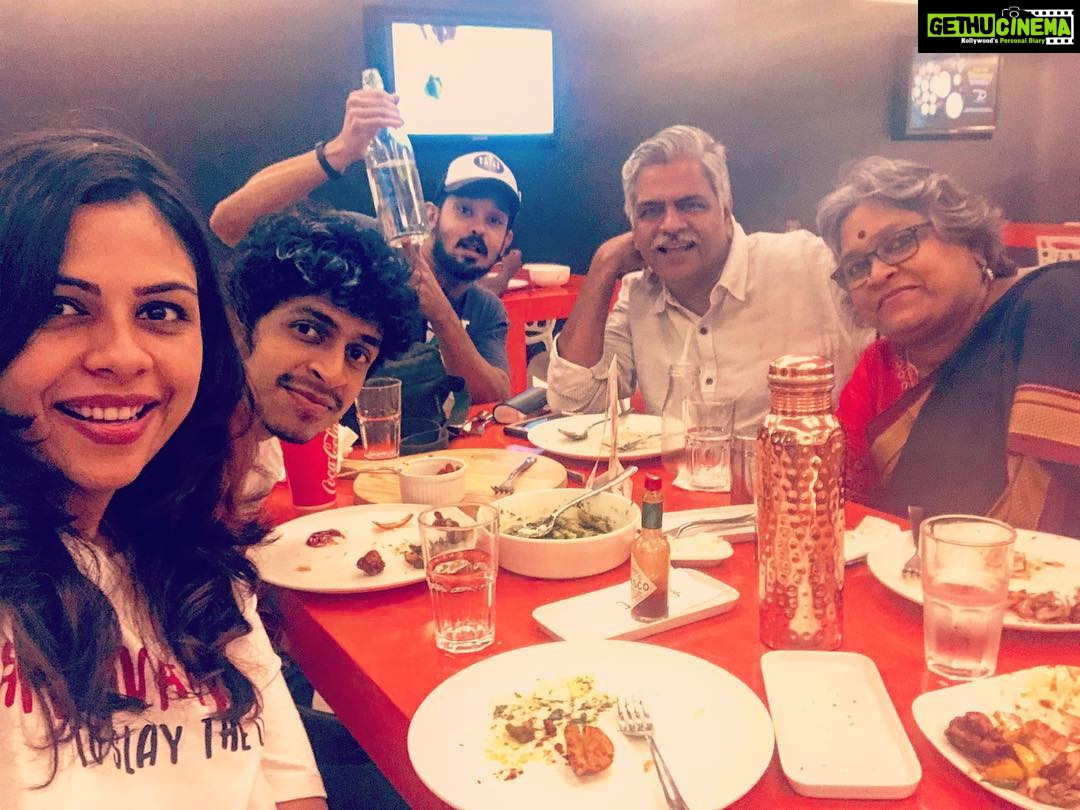 Nakul, Shruthi Bhaskar, dinner, wife family, parents | Gethu Cinema