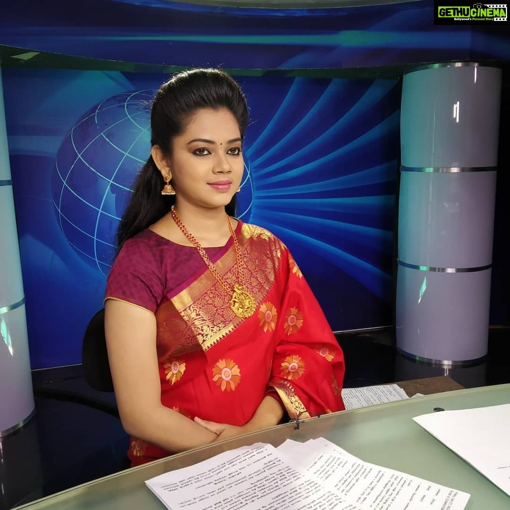 Sun Tv 6pm News Reader Anitha Sampath Traditional Saree Pictures ...