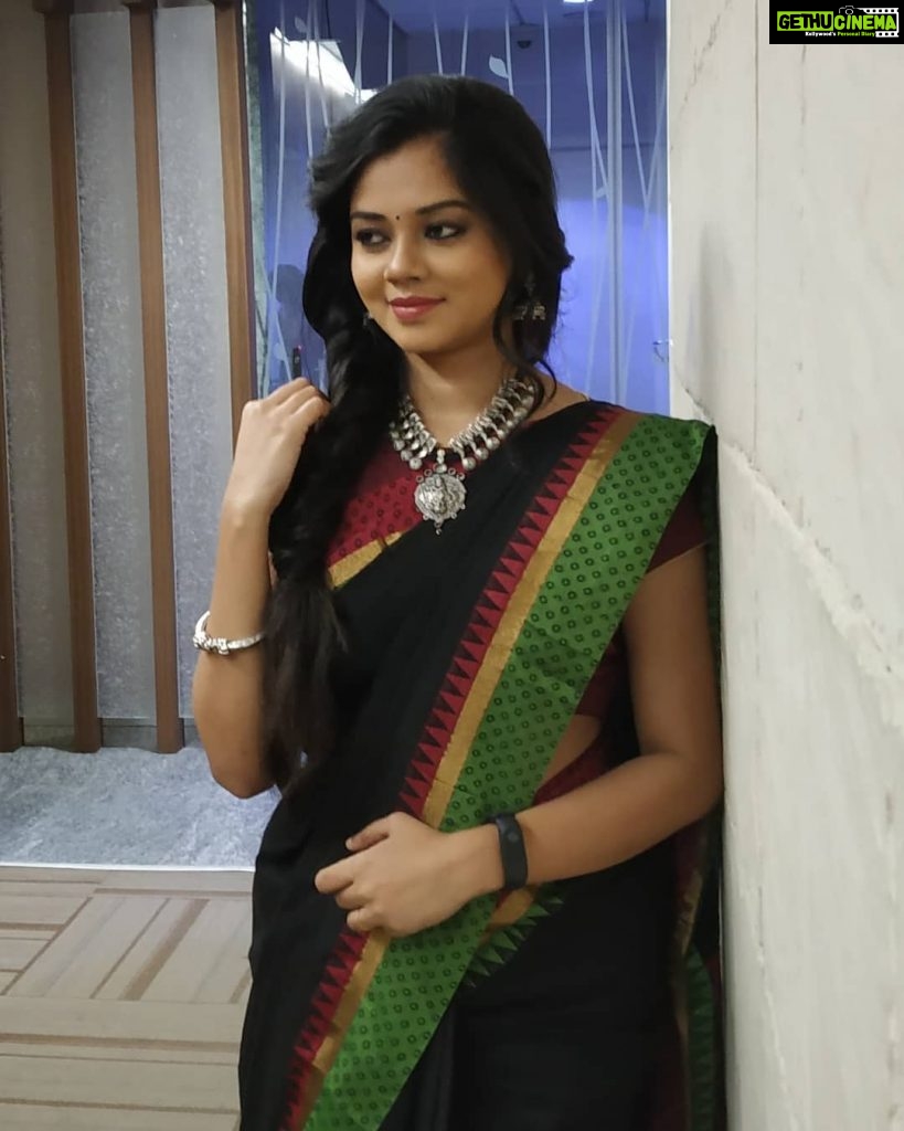 Sun Tv 6pm News Reader Anitha Sampath Traditional Saree Pictures ...