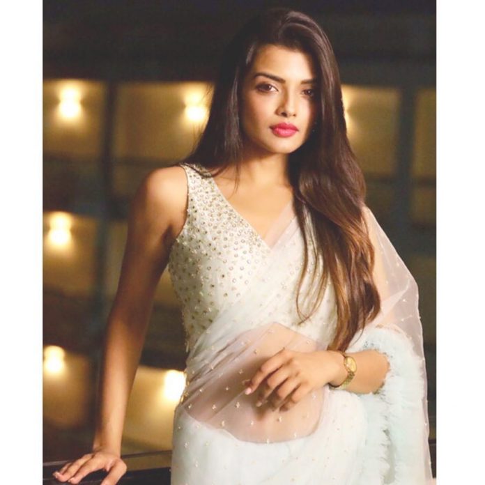 Actress Ashna Zaveri 2018 Latest HD Images - Gethu Cinema