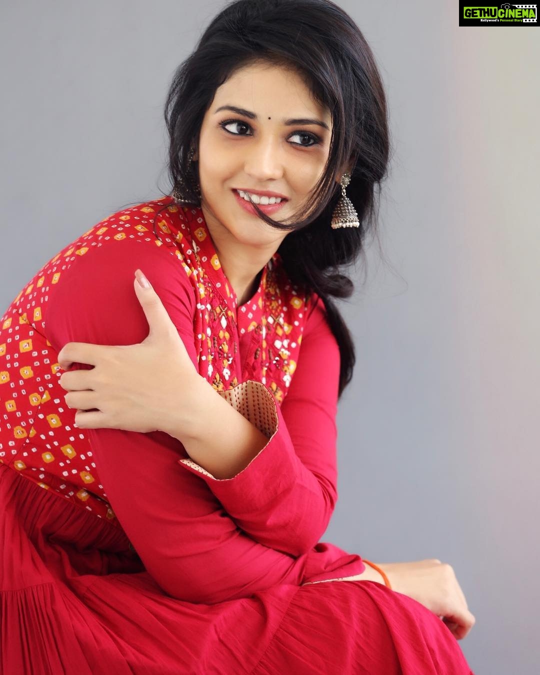 Actress Priyanka Jawalkar with Celebrity & 2018 Latest Pictures - Gethu ...