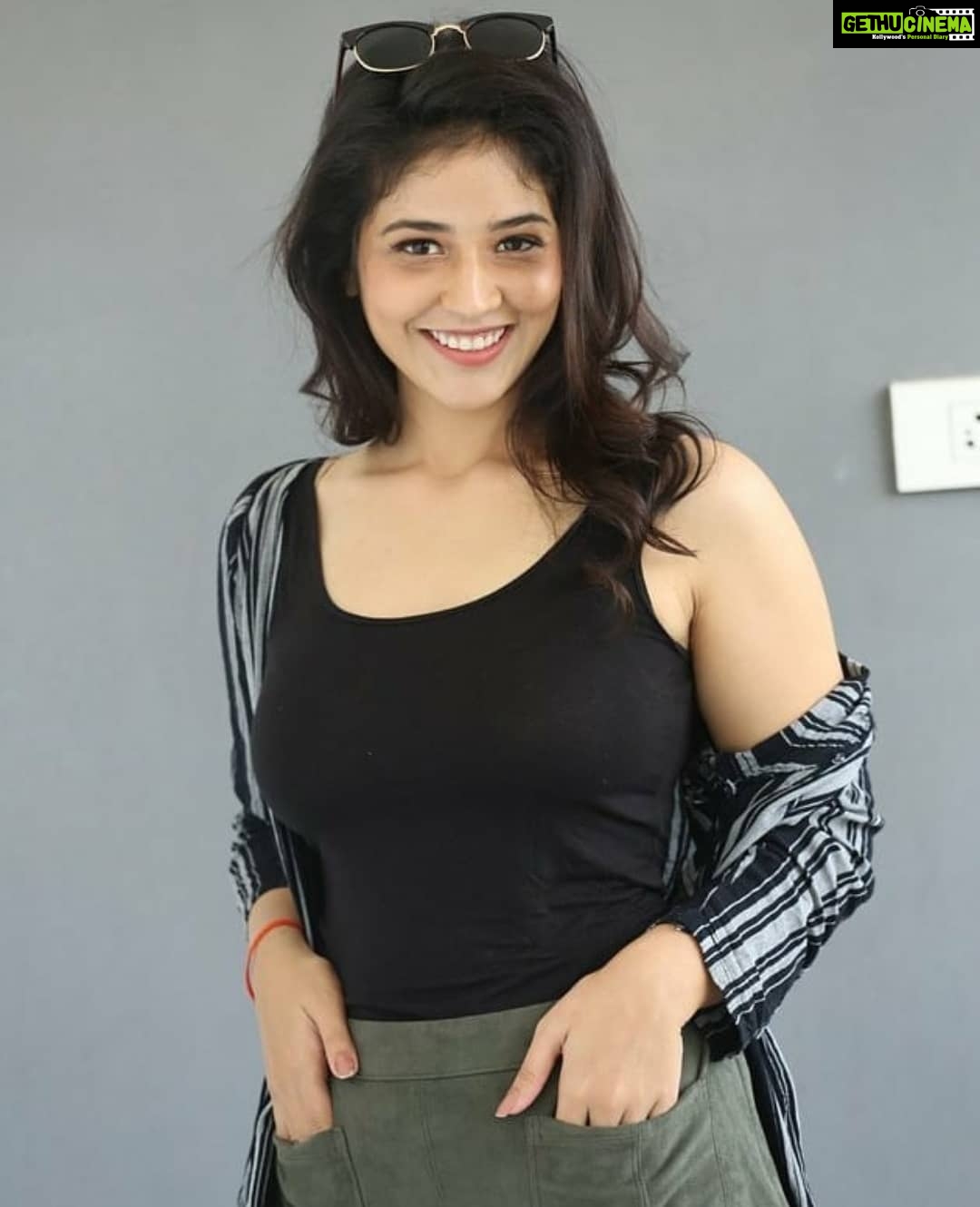 Actress Priyanka Jawalkar with Celebrity & 2018 Latest Pictures - Gethu ...