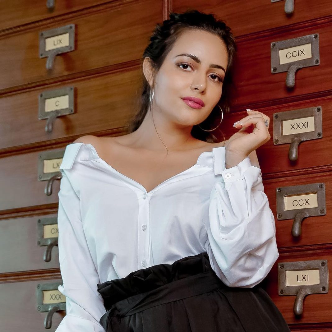 Actress Aanchal Munjal 2018 Latest Cute Photos | Gethu Cinema