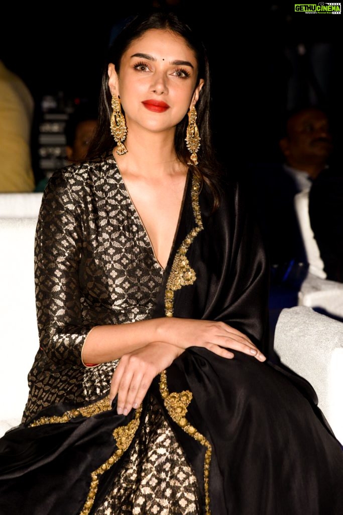 Actress Aditi Rao Hydari Photoshoot & HD Pictures | Gethu Cinema