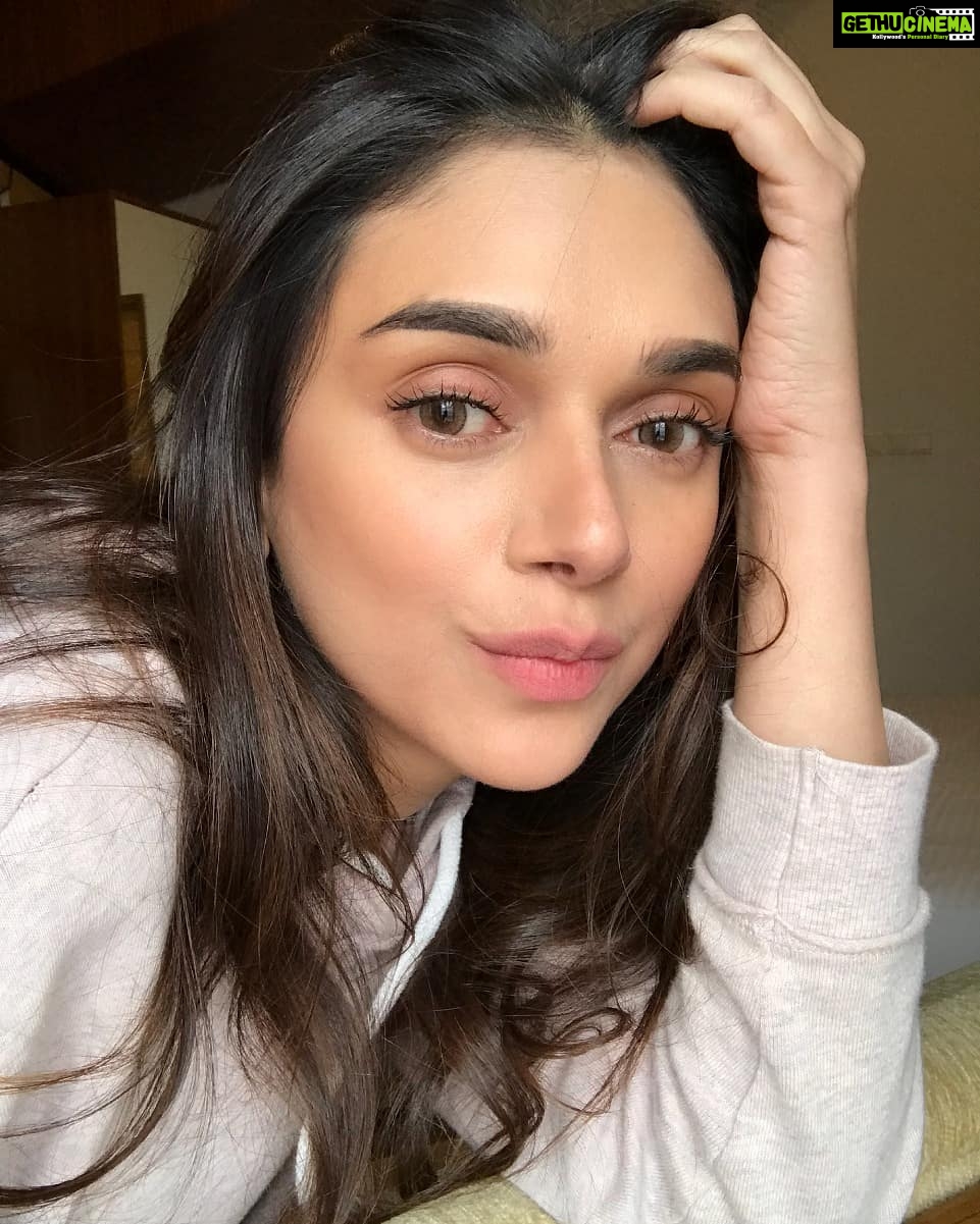 Aditi Rao Hydari, selfie, face, tamil actress | Gethu Cinema