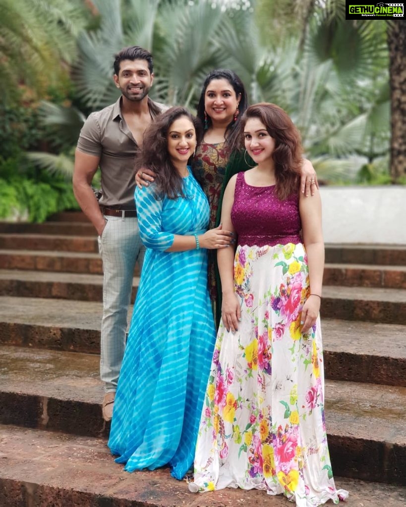 Actor Arun Vijay with Family & Cousins Sisters Gallery | Gethu Cinema