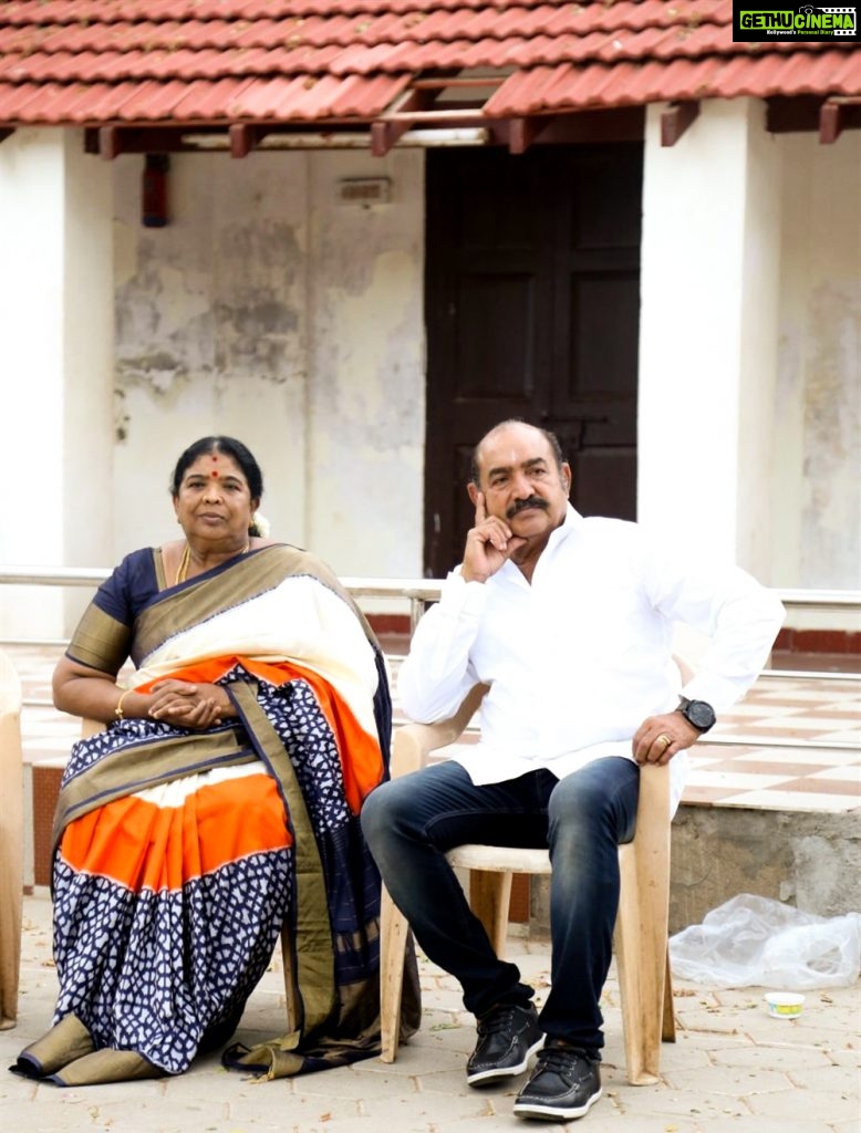 Actor Arun Vijay with Family & Cousins Sisters Gallery | Gethu Cinema