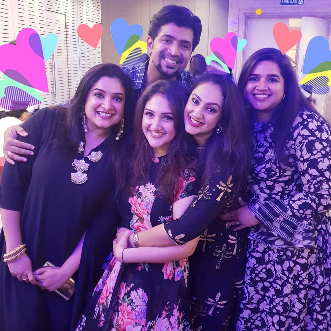 Actor Arun Vijay with Family & Cousins Sisters Gallery | Gethu Cinema