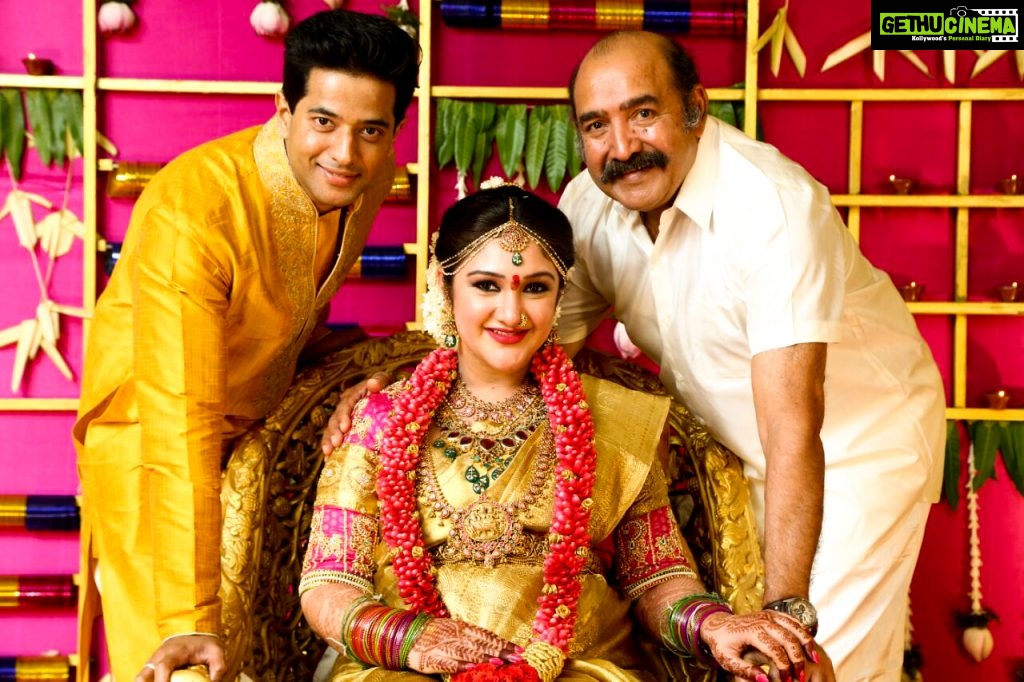 Actor Arun Vijay with Family & Cousins Sisters Gallery - Gethu Cinema