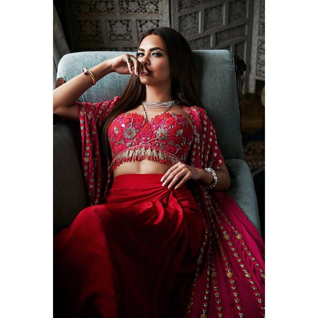 Actress Esha Gupta Glamour Photoshoot Gallery | Gethu Cinema