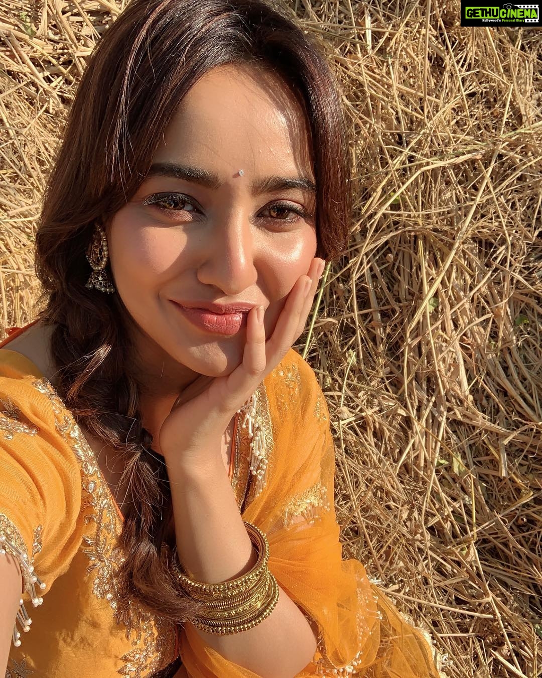 Actress Neha Sharma 2018 Latest Cute HD Images - Gethu Cinema