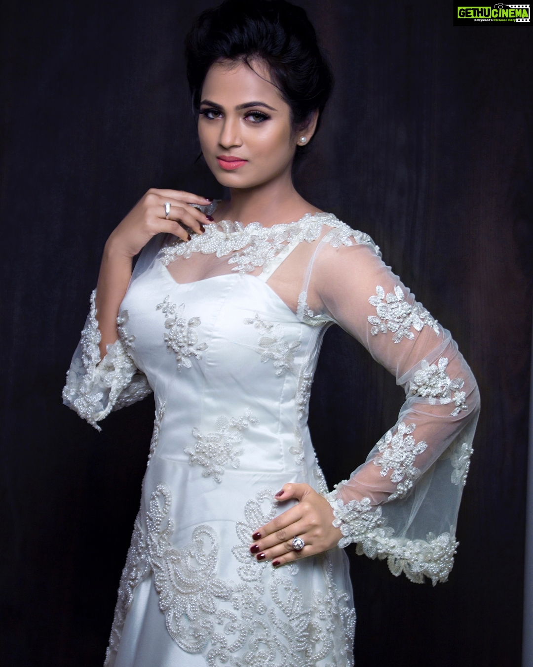 Actress Ramya Pandian 2018 Latest HD Gallery - Gethu Cinema