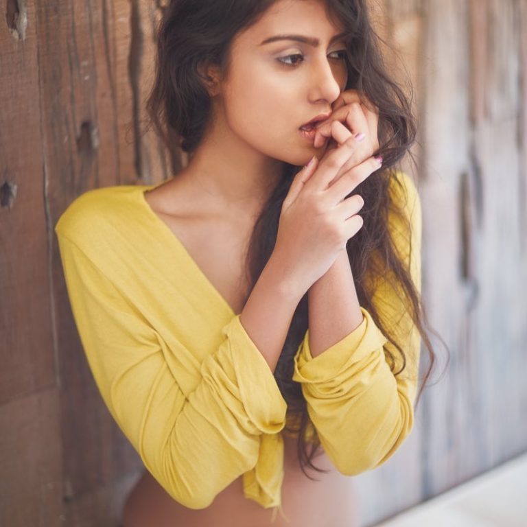 Actress Twinkle Meena Unseen Glamorous Photo Shoot - Gethu Cinema