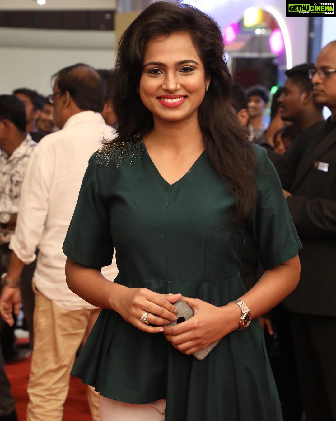 Actress Ramya Pandian with Celebrities & Family Pictures | Gethu Cinema