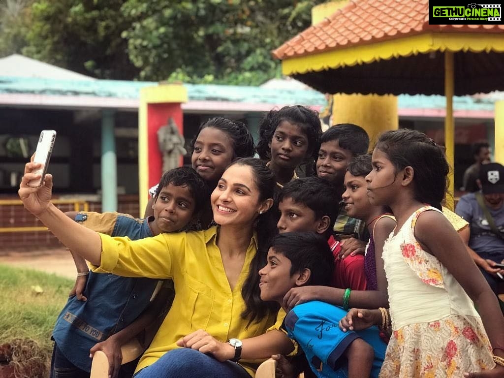 Andrea Jeremiah, singer, actress, cute - Gethu Cinema