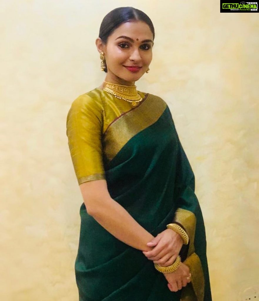 Andrea Jeremiah, swimming pool, bikini, tamil actress - Gethu Cinema