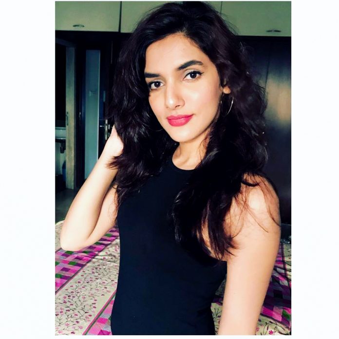 Actress Natasha Singh Latest HD Pictures | Gypsy Movie - Gethu Cinema