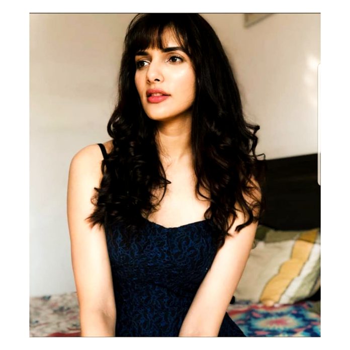 Actress Natasha Singh Latest HD Pictures | Gypsy Movie - Gethu Cinema