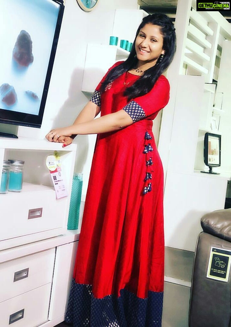 Alya Manasa, Raja Rani Serial Heroine, red dress, without makeup ...