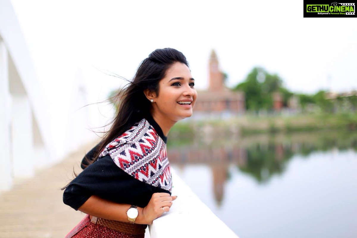 Sun Tv Run Serial Actress Sharanya Turadi 2019 latest Cute HD Images ...