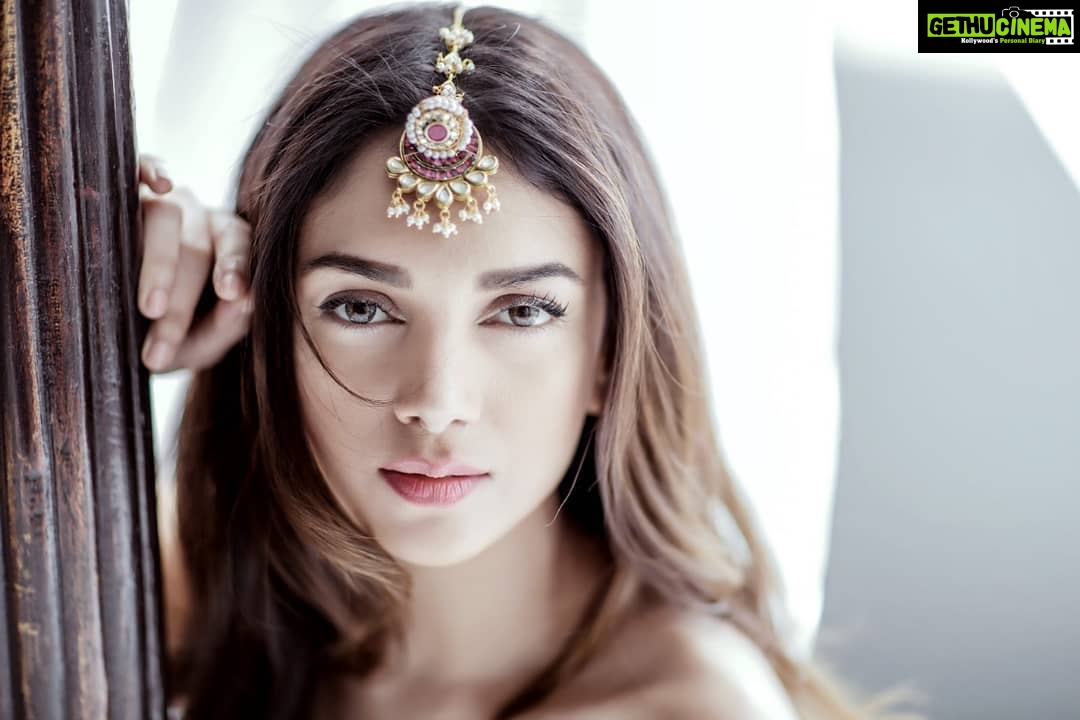 Aditi Rao Hydari Instagram – It’s in the eyes… always the eyes… 👀 ...