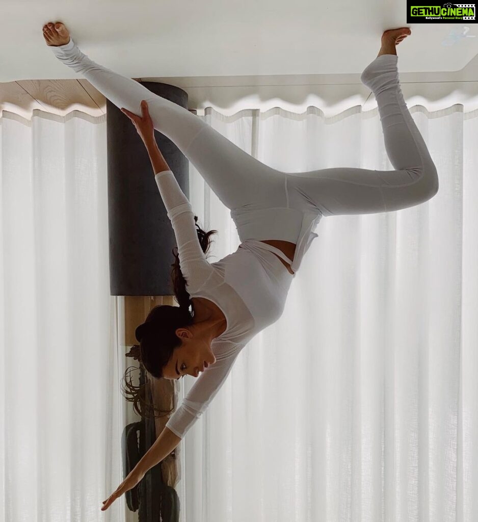 Actress Amy Jackson Instagram Photos and Posts April 2021 | Gethu Cinema