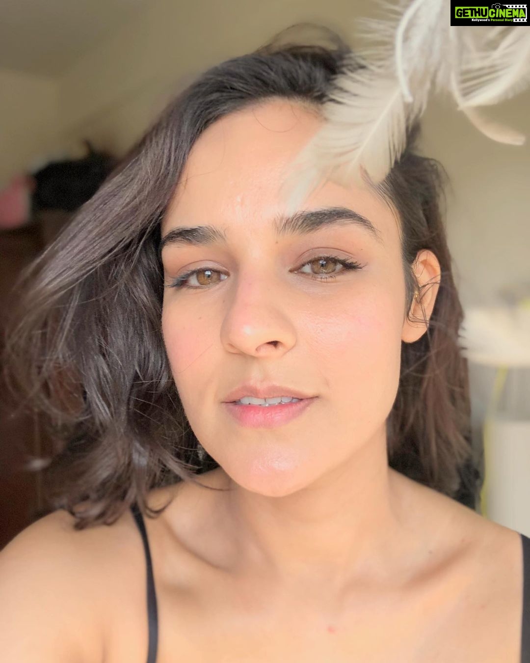 Actress Angira Dhar Instagram Photos and Posts - March 2019 - Gethu Cinema