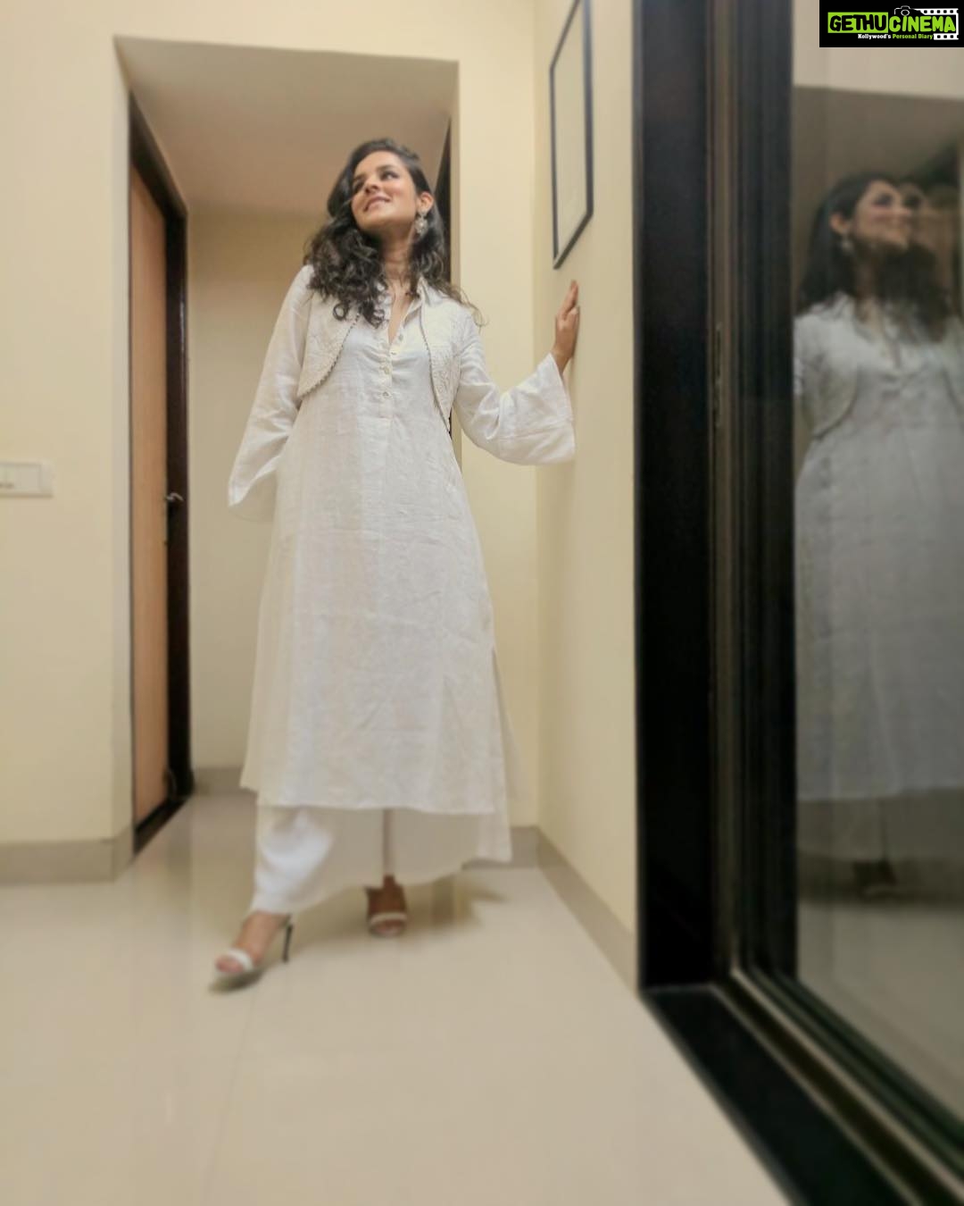 Angira Dhar Instagram – #Raazi .. screening vibes Styled by @shrushtid ...