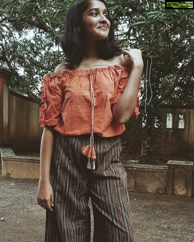 Anikha Instagram - Photography:@jiksonphotography Makeup:@ashna_aash_ 👗: @rosstory Assistant:@a ...