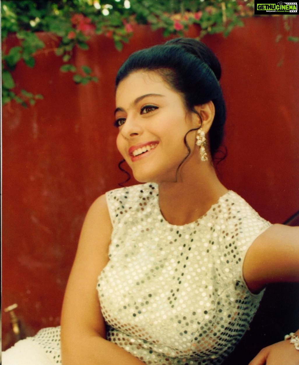 Kajol Instagram – Smiles are meant to be shared…… awkward or not # ...