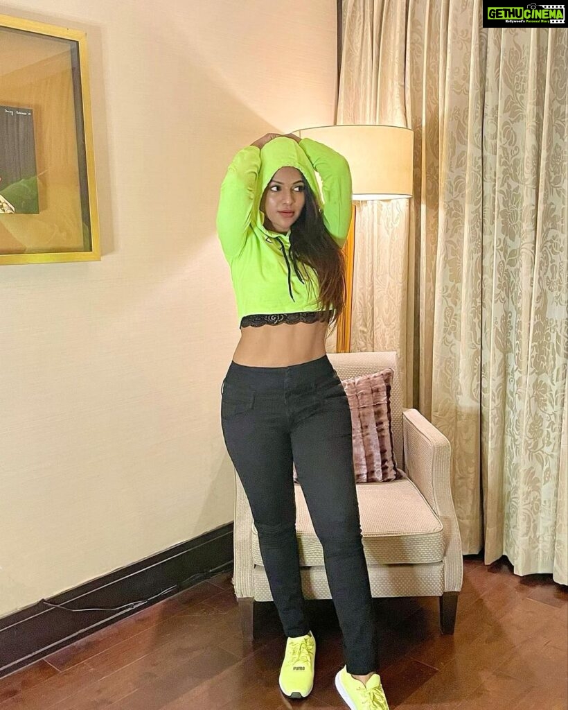 Actress Leesha Instagram Photos and Posts – December 2021 | Gethu Cinema
