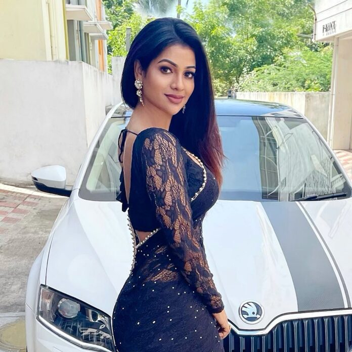 Actress Leesha Instagram Photos and Posts – December 2021 | Gethu Cinema